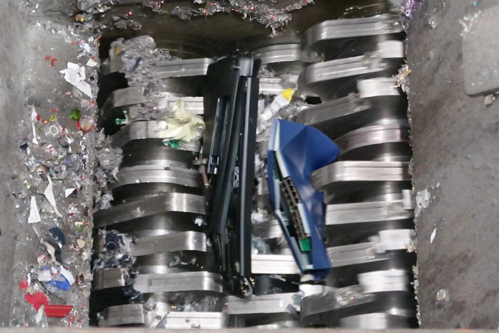 Hoe werkt data vernietigen bij Brantjes? (Shredder Video)